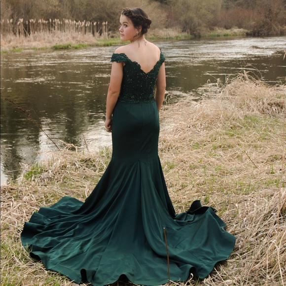 Dresses | Elegant Emerald Green Prom Dress | Poshmark